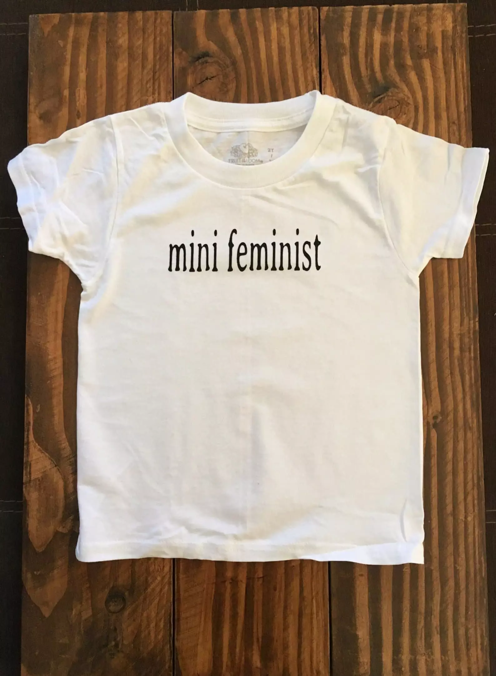 10 Krêftige T-shirts foar de Mini Feminist yn jo libben 35459_1