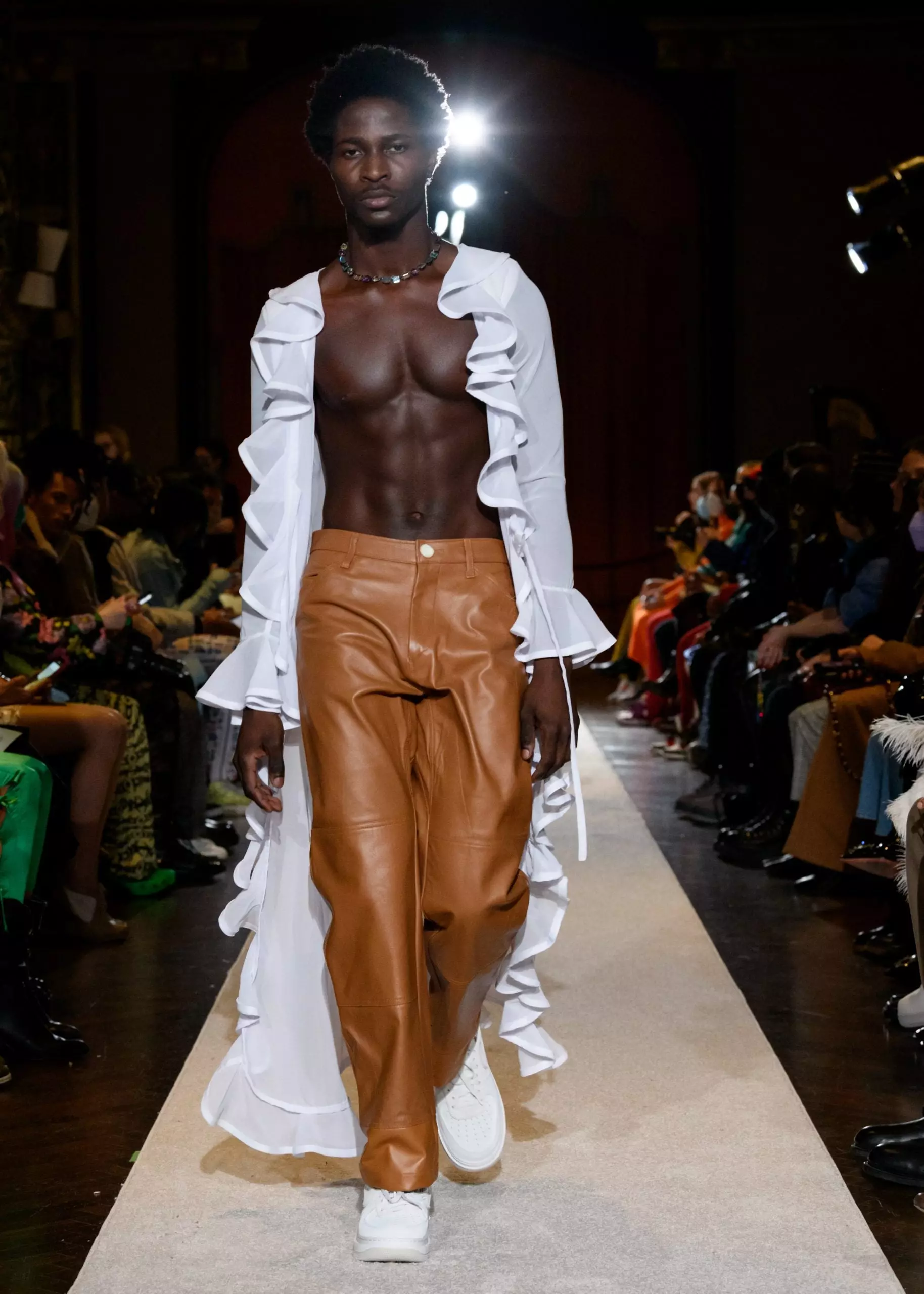 Tia Adeola Kembali Ke NYFW Dengan Pakaian Pria Dan Single Yang Belum Dirilis Dari Flo Milli 356_1