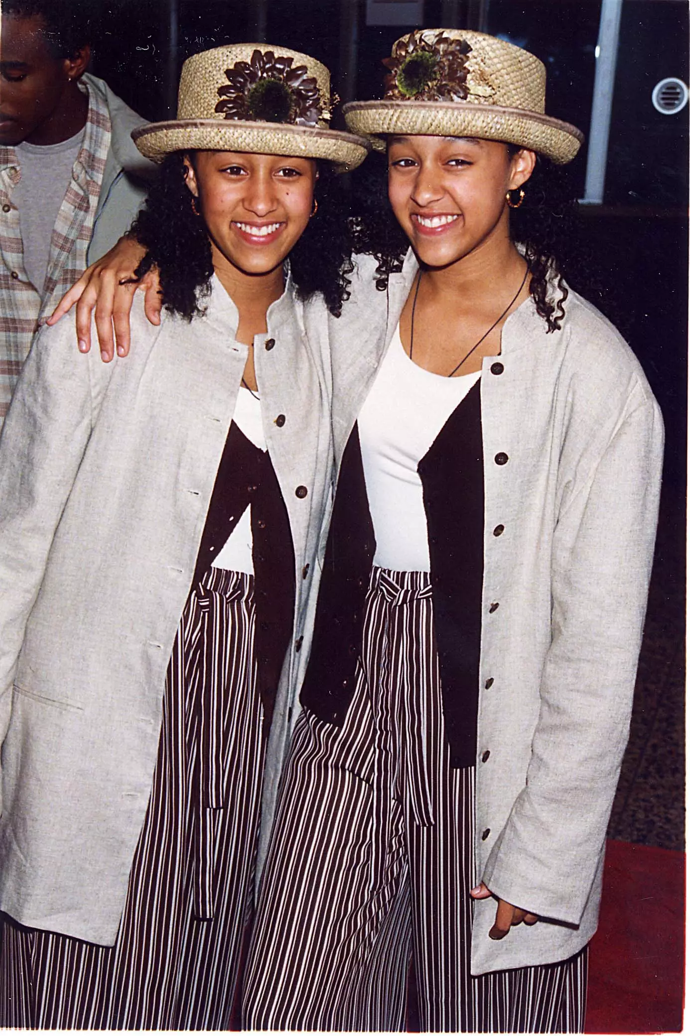 Tia and Tamera Mowry Best 90s Style- Essence 37358_2
