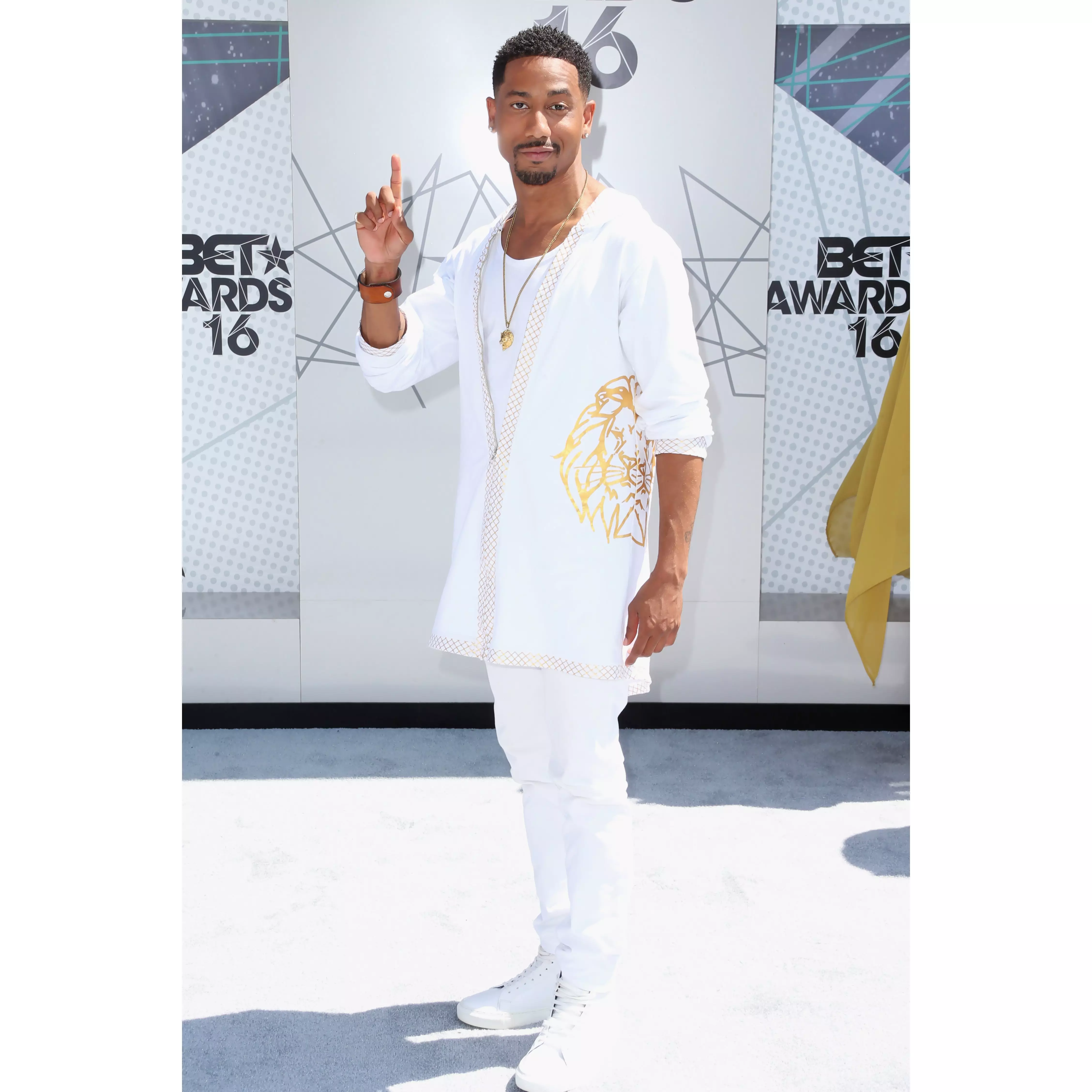 BET Awards-ის წითელი ხალიჩა 2016: შეამოწმეთ ყველა განსაცვიფრებელი ვარსკვლავი 37773_18