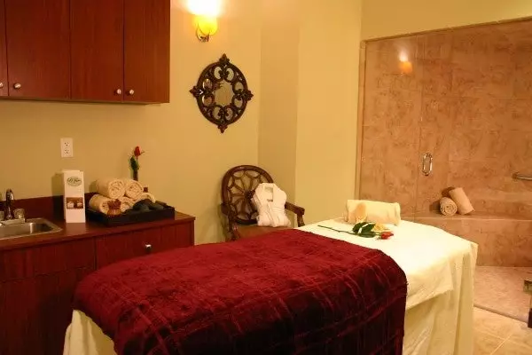 Enwetara ya na Oasis nke nlekọta onwe onye n'otu n'ime spas ndị ojii nwere Atlanta 37834_4