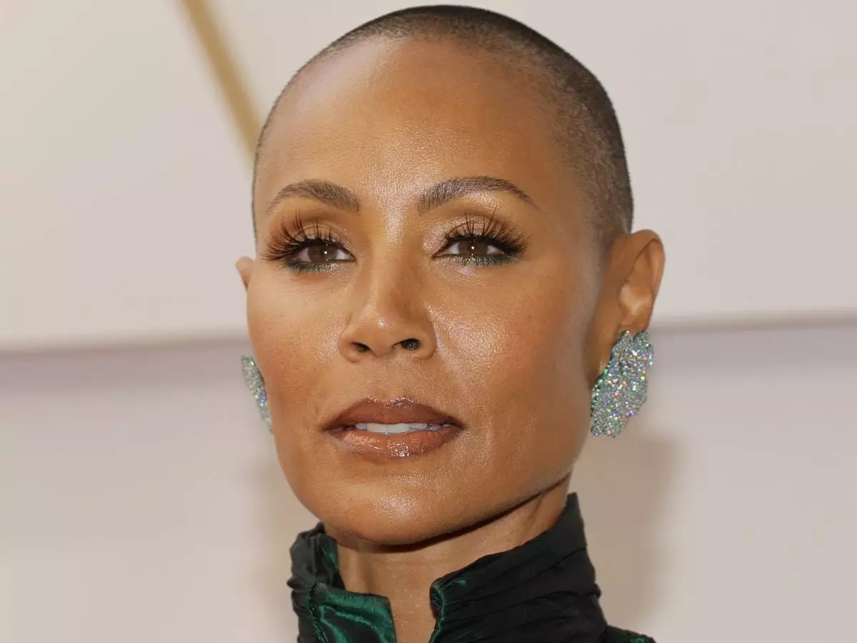 10 Jada Pinkett-Smith Standout Red Carpet Botle Moments