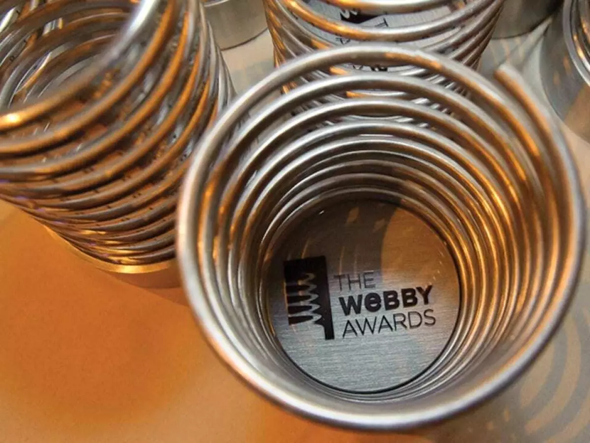 Hääletage kohe, et ESSENCE võidaks Webby auhinna!