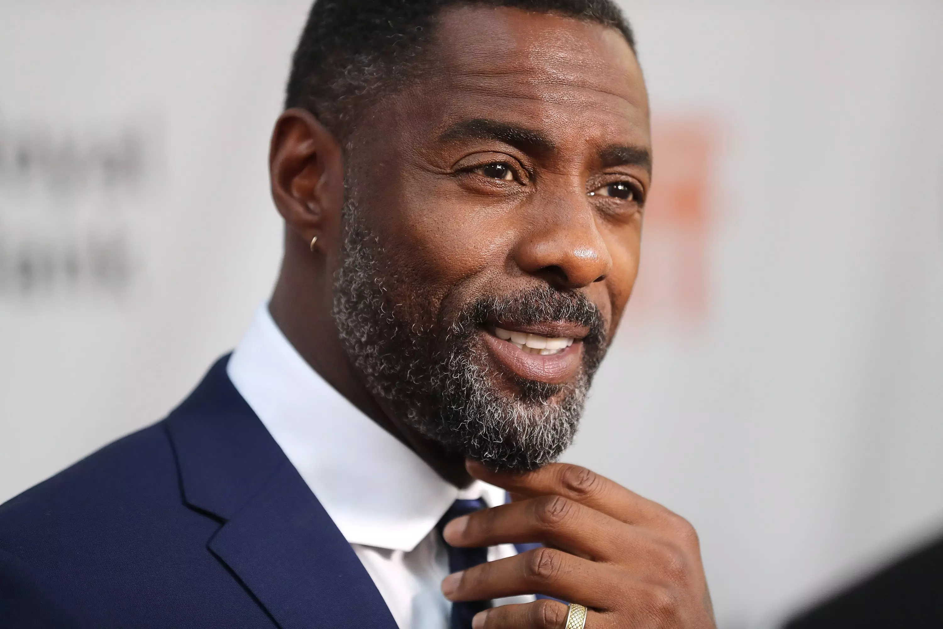 Idris Elba er et skritt nærmere å spille James Bond, og vi er her for det