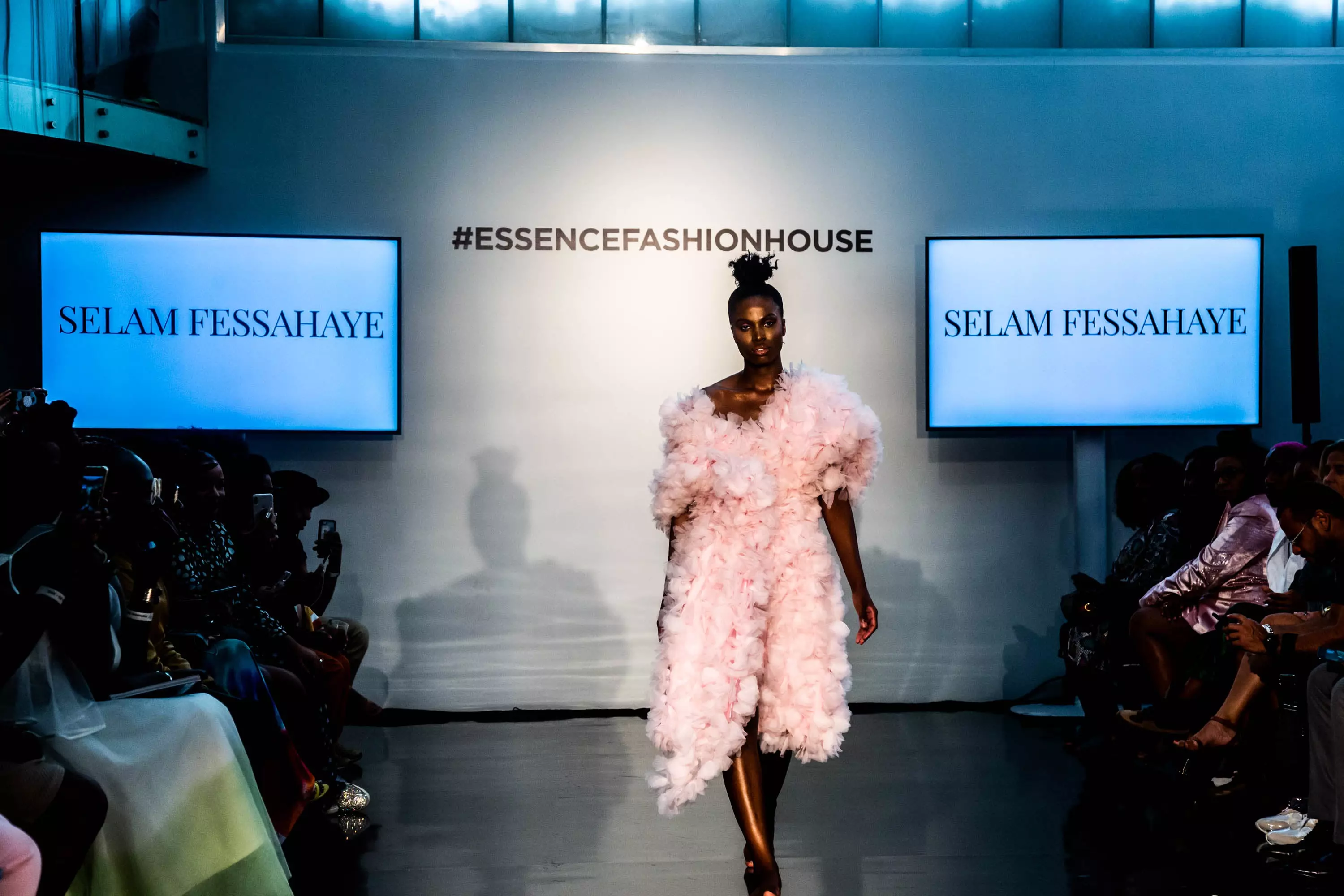 ESSENCE Fashion House NYC: Selam Fessahaye impressionou a multidão com looks de vanguarda 39354_4