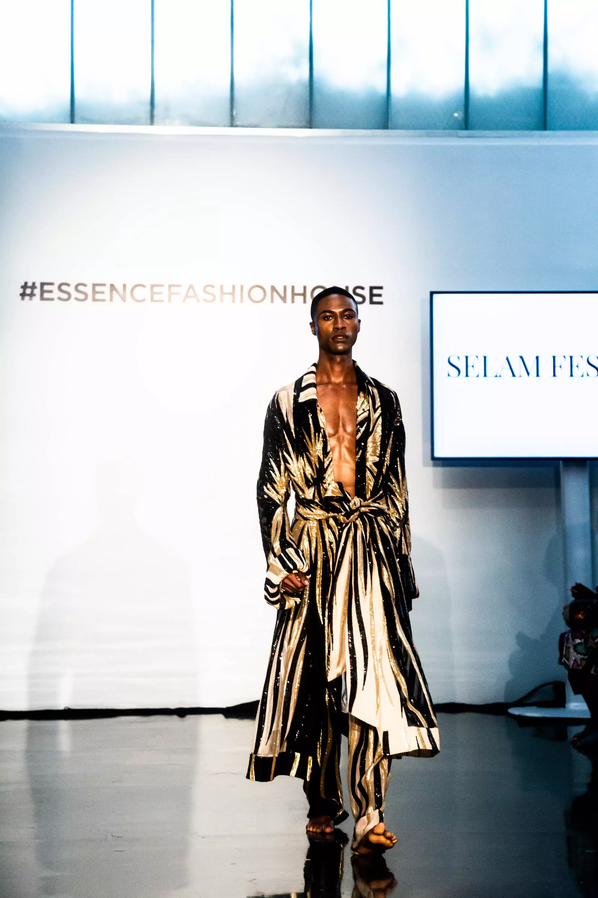 ESSENCE Fashion House NYC: Selam Fessahaye impressionou a multidão com looks de vanguarda 39354_9