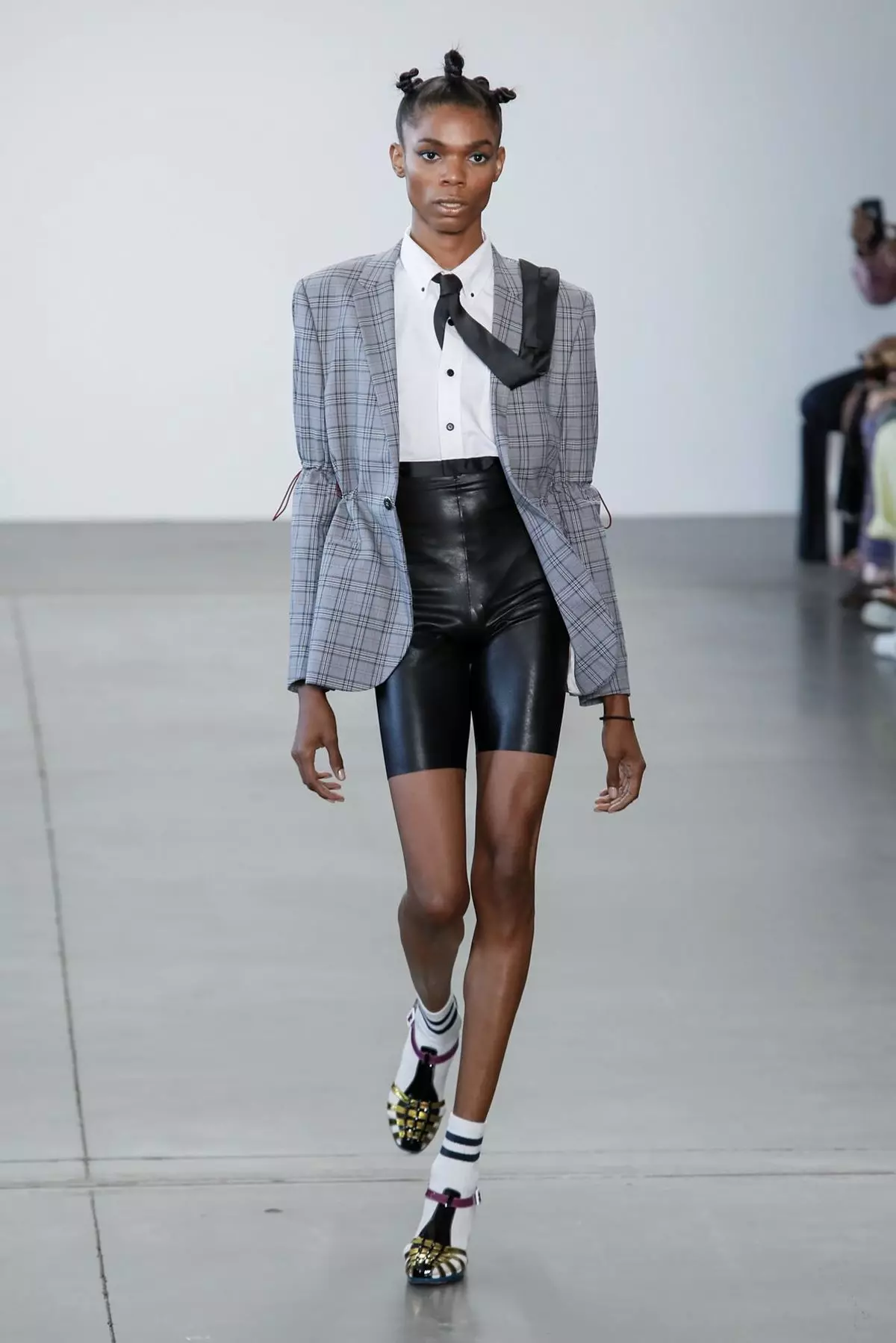 NYFW: Romeo Hunte Spring/Summer 2020 стал интеграцией деловой одежды и уличной одежды 40220_14