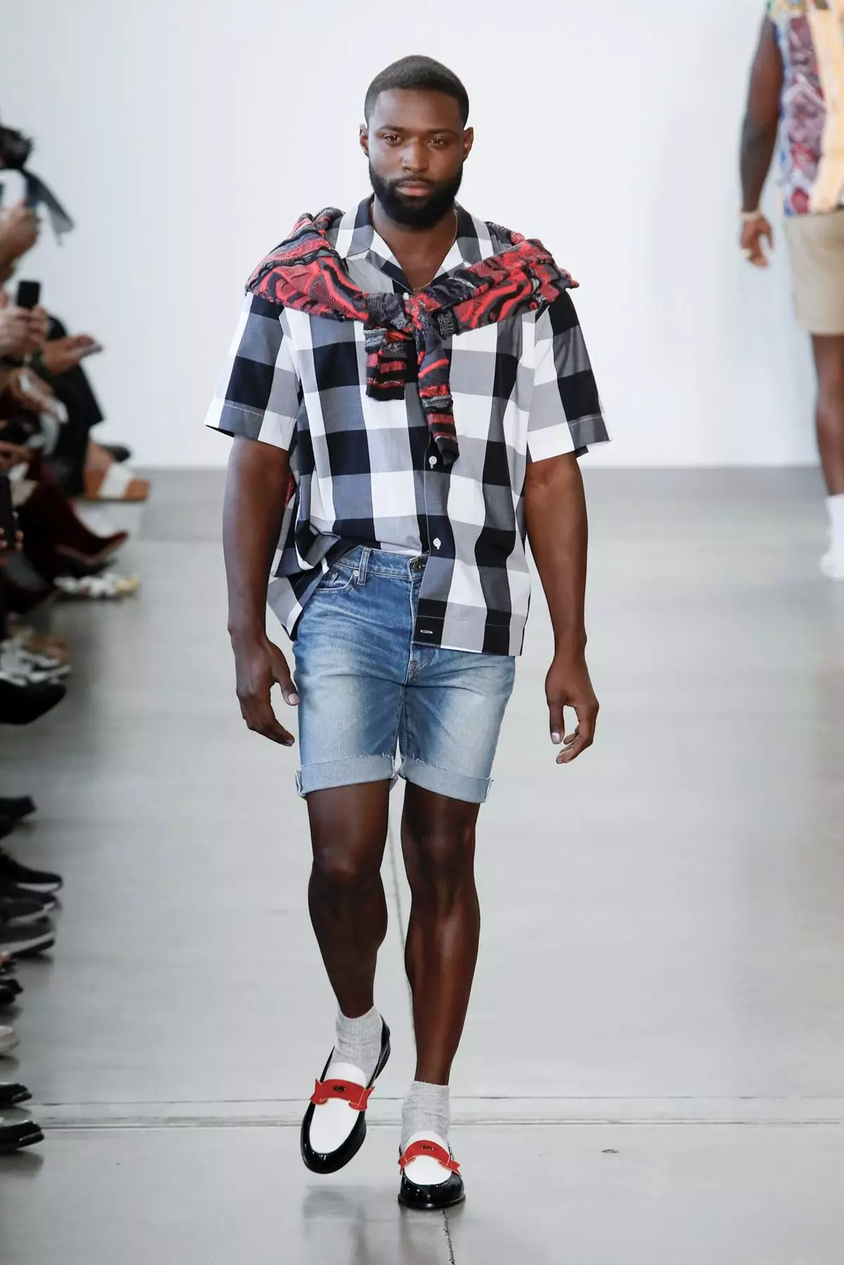NYFW: Romeo Hunte Fréijoer / Summer 2020 war eng Integratioun vu Geschäftskleedung a Streetwear 40220_4