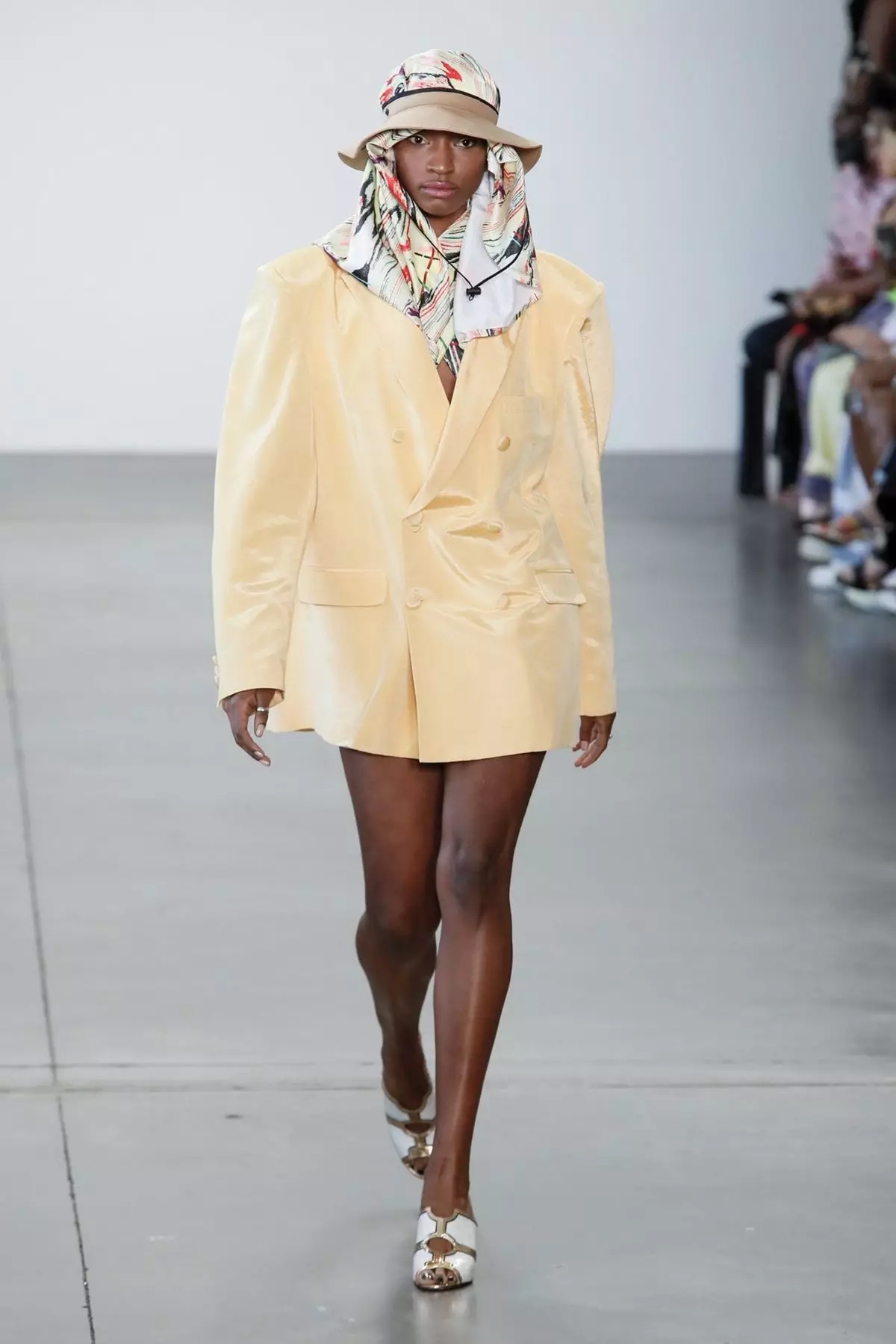 NYFW: Romeo Hunte Fréijoer / Summer 2020 war eng Integratioun vu Geschäftskleedung a Streetwear 40220_7