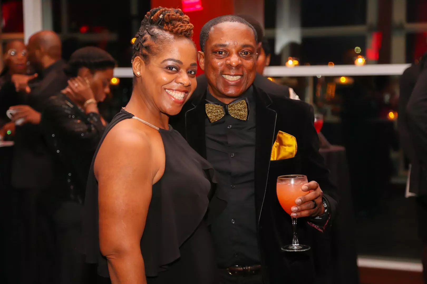 Ovi parovi su izašli da proslave i šire ljubav na ESSENCE Black Love Gala u NYC-u 40313_19