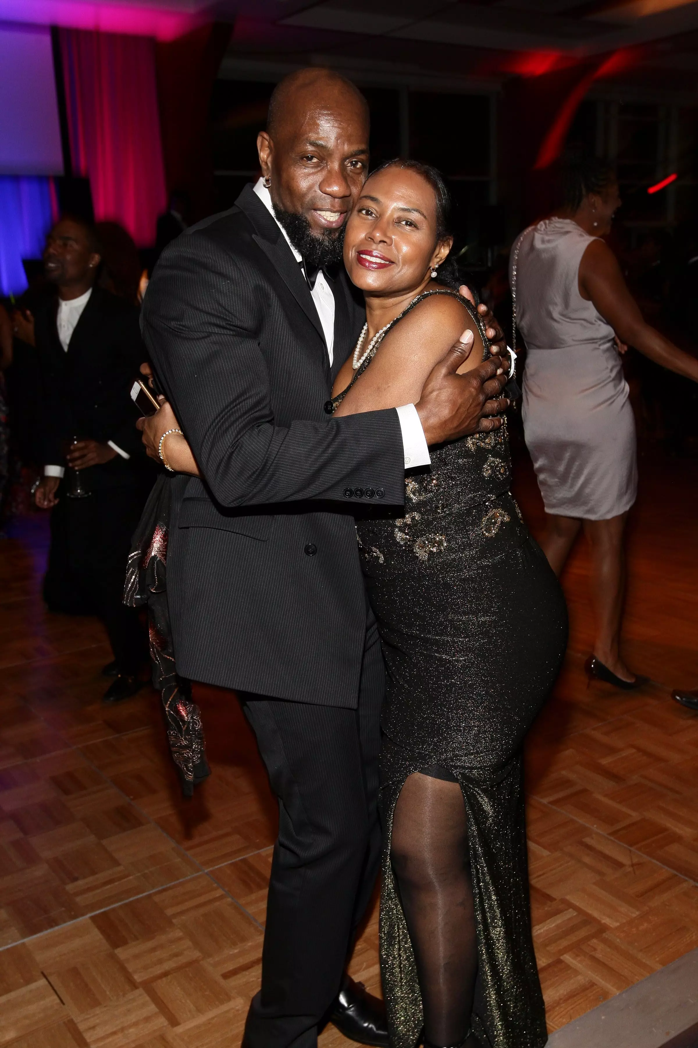 Ovi parovi su izašli da proslave i šire ljubav na ESSENCE Black Love Gala u NYC-u 40313_49