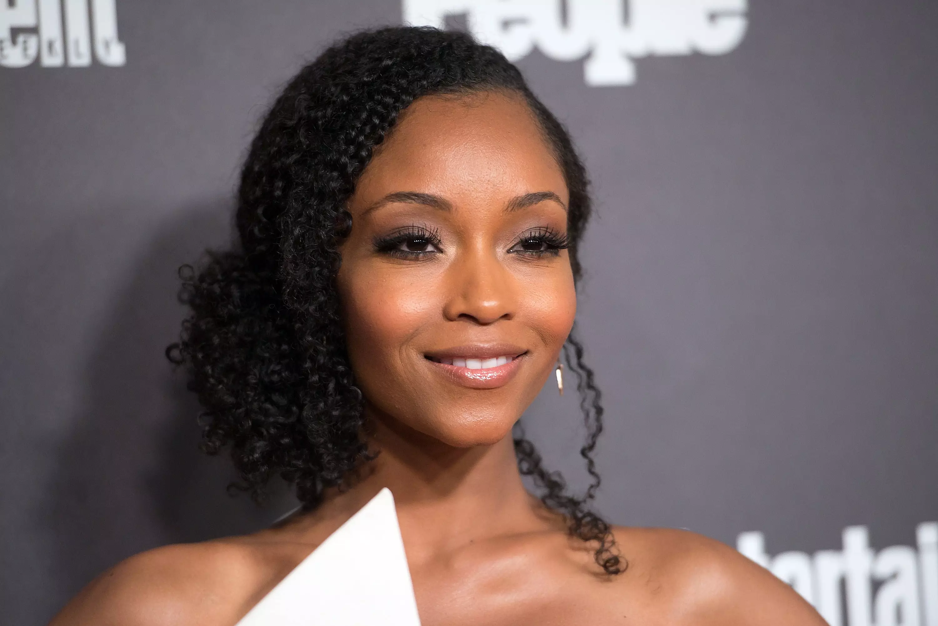 Yaya DaCosta بالوں کے لمحات 42010_11