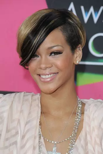 File Hairstyle: Rihanna's Evolving 'Do 42711_17