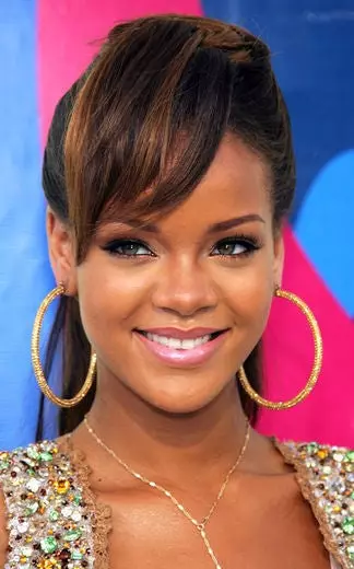 File Hairstyle: Rihanna's Evolving 'Do 42711_2