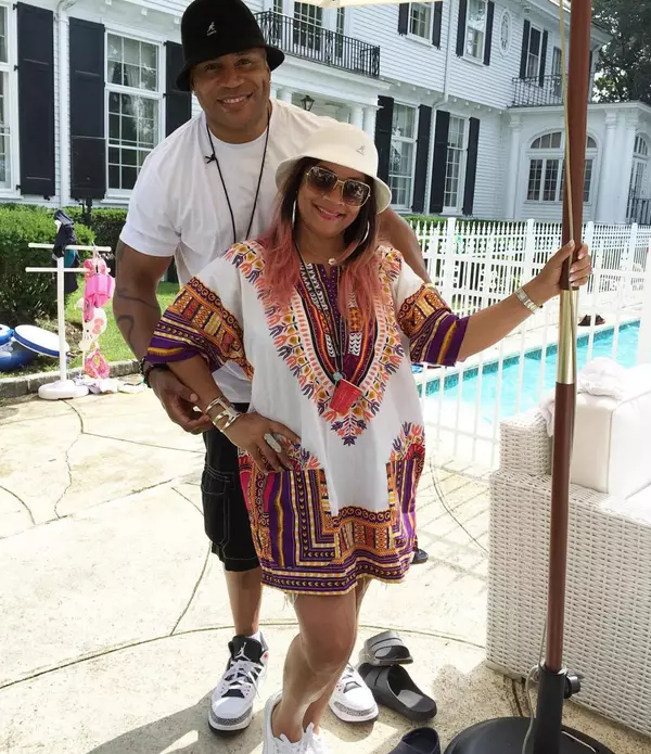 LL Cool J and Wife Sweet Photos 43017_7