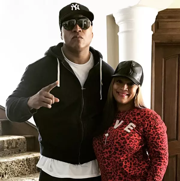 LL Cool J and Wife Sweet Photos 43017_9