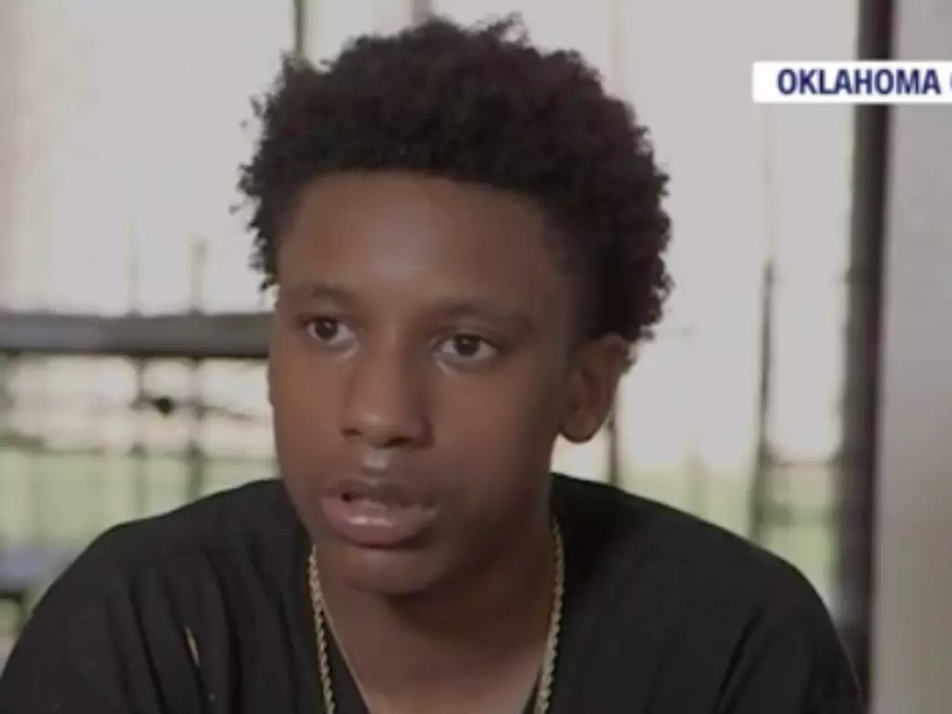 ओक्लाहोमा सिटी पुलिसले गोली हान्यो 14-वर्षीय उसले दाबी गर्यो कि एक बन्दुक थियो, किशोर भन्छन् कि ऊ निशस्त्र थियो, प्रतिक्रिया दिन समय दिइएको थिएन