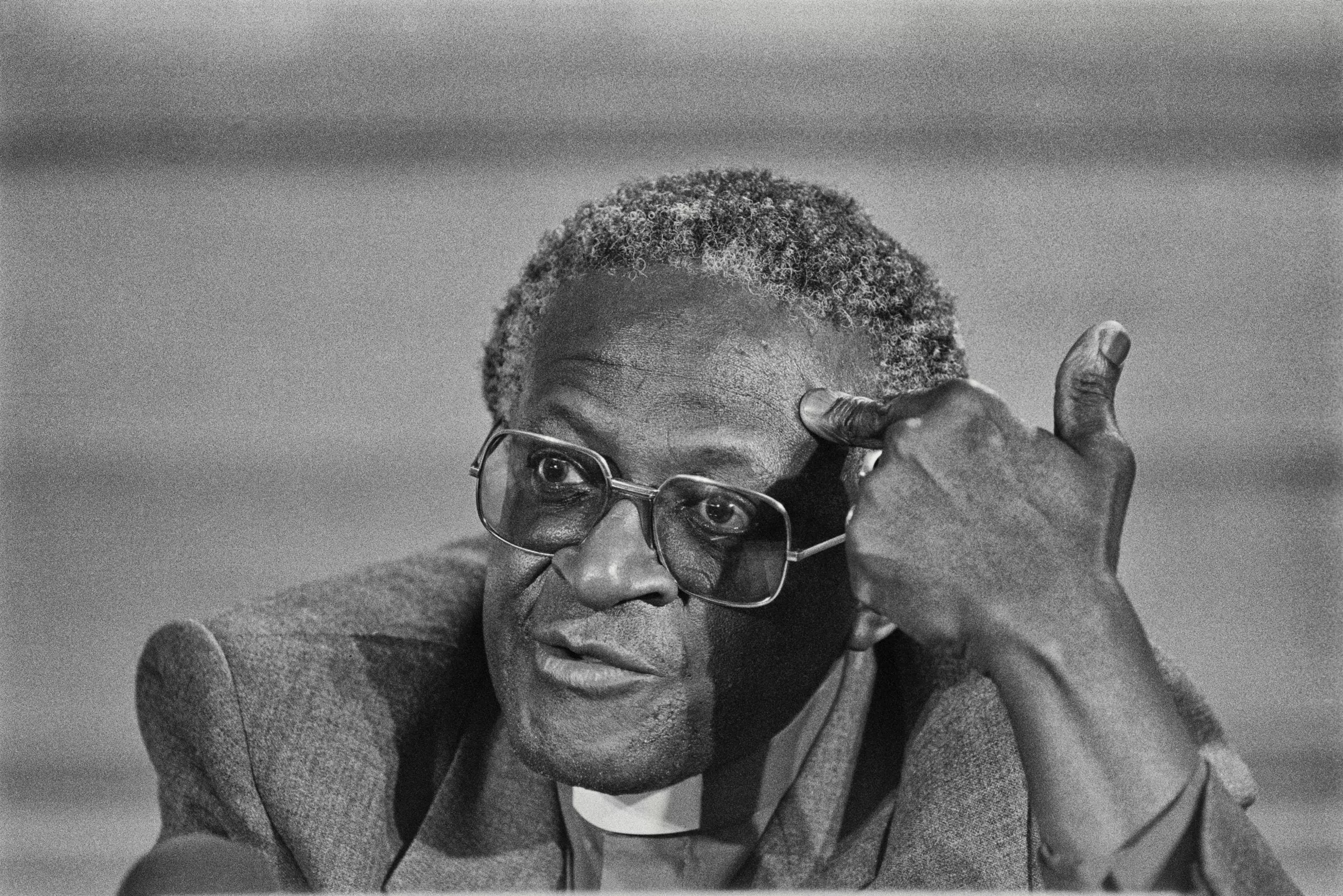 Arzobispo Desmond Tutu, héroe contra el apartheid, muere a los 90 años