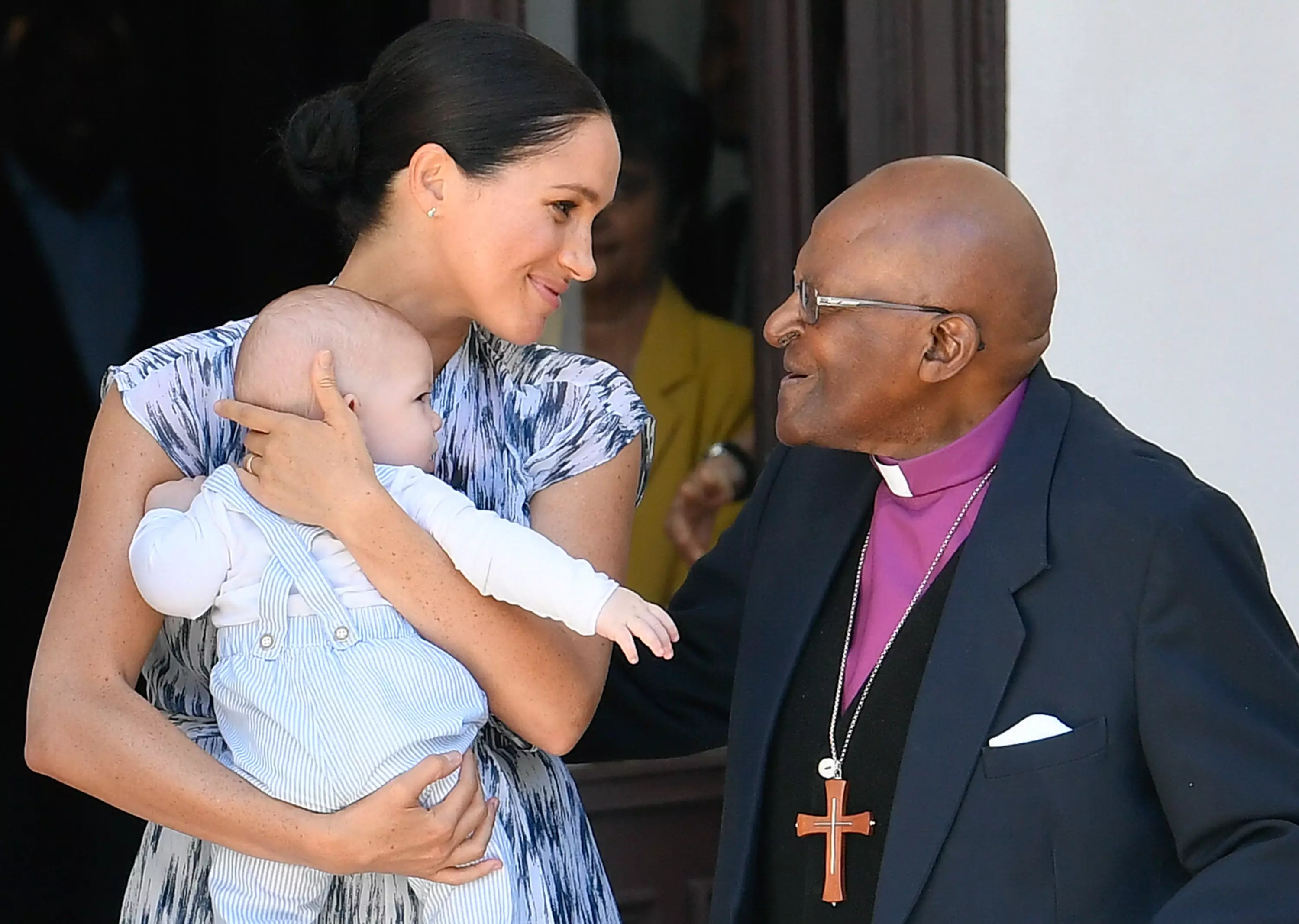 Meghan Markle și Prințul Harry își duc fiul Archie în prima sa vizită regală în Africa de Sud