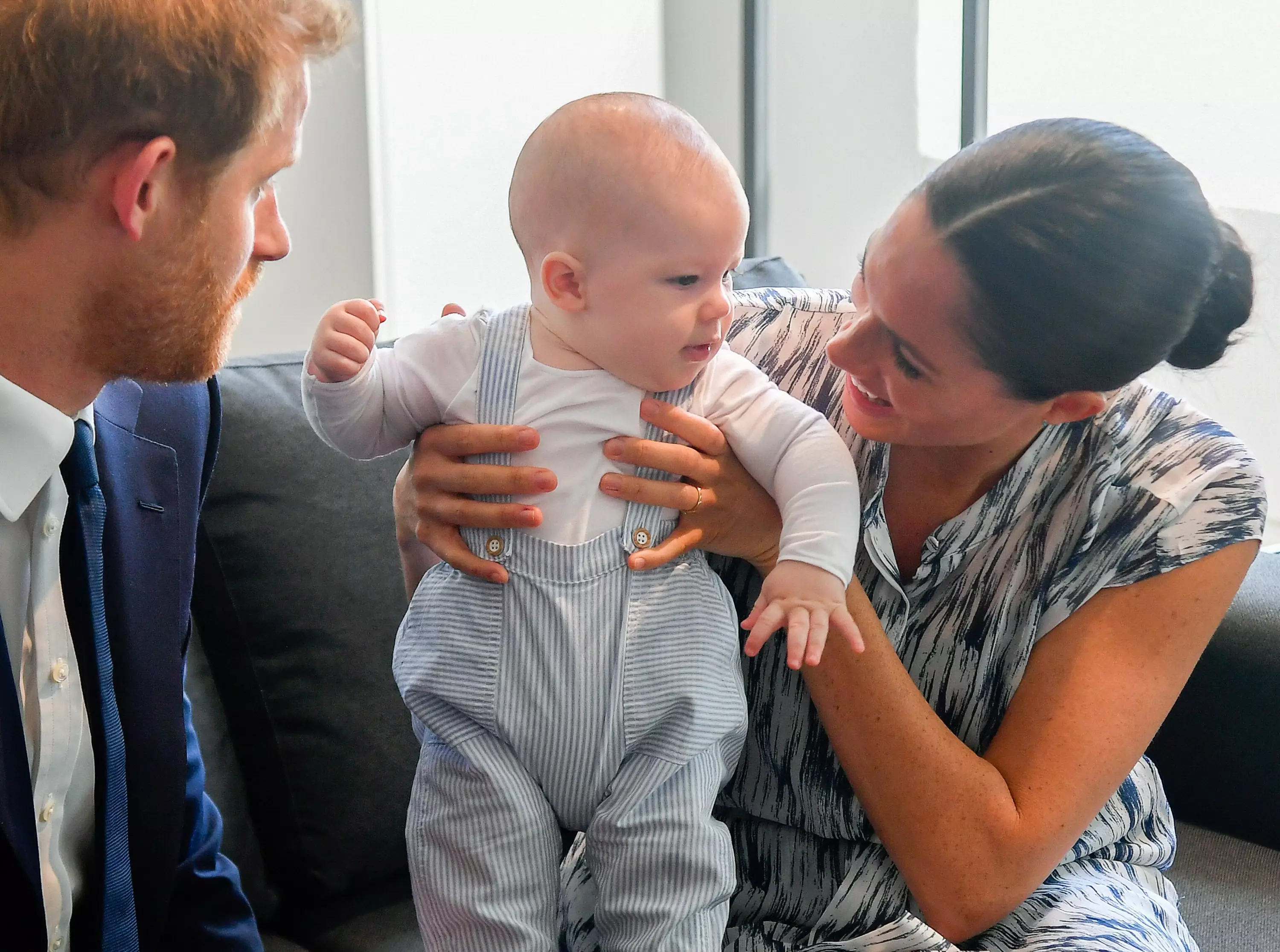 Meghan Markle dhe Princi Harry marrin djalin e tyre Archie në vizitën e tij të parë mbretërore në Afrikën e Jugut