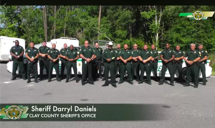 Floridako Sheriffek arma-jabeak ordezkatzearekin mehatxatu du manifestarien aurka