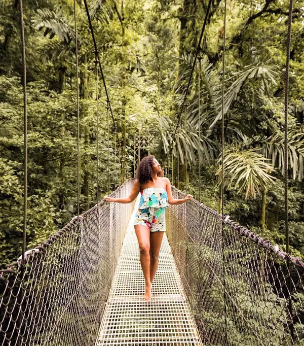 Black Travel Vibes: Costa Rica හි දියඇලි හඹා යන්න 47221_1