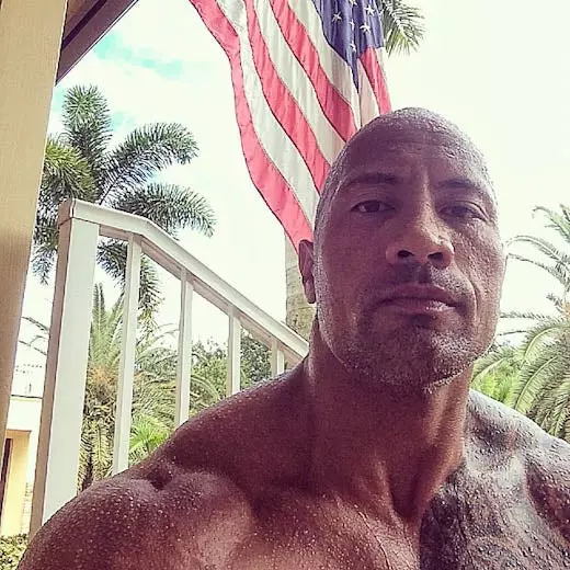 Sarin'i Dwayne 'The Rock' Johnson 18 Sexy tsy mitafy akanjo 47223_6