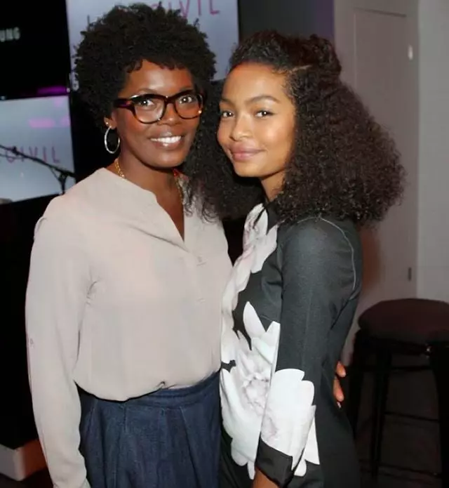 Yara Shahidi və Anası Bacılara Bənzəyir 47688_11