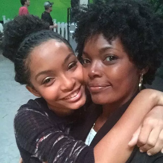 Yara Shahidi və Anası Bacılara Bənzəyir 47688_18