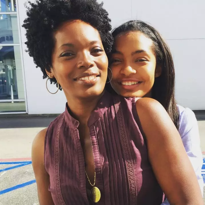 Yara Shahidi in njena mama izgledata kot sestri 47688_2