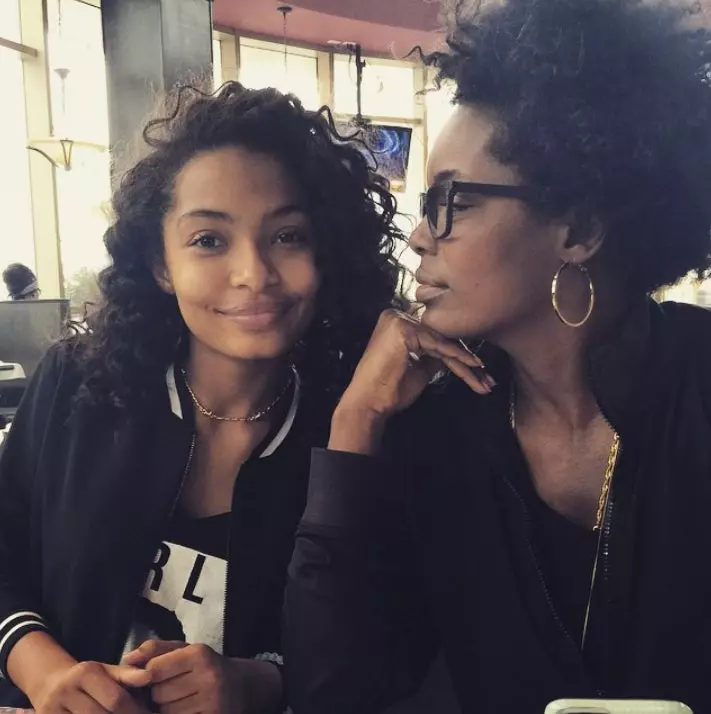 Yara Shahidi və Anası Bacılara Bənzəyir 47688_6