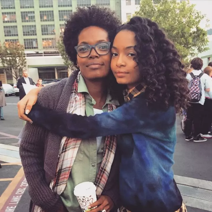 Yara Shahidi kaj Her Mom Look Like Sisters 47688_7