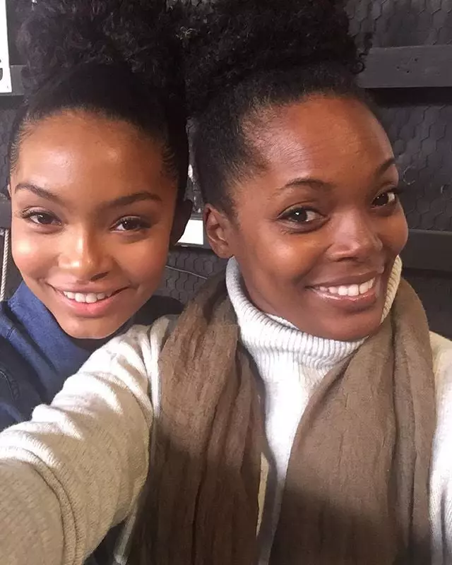 Yara Shahidi och hennes mamma ser ut som systrar 47688_8