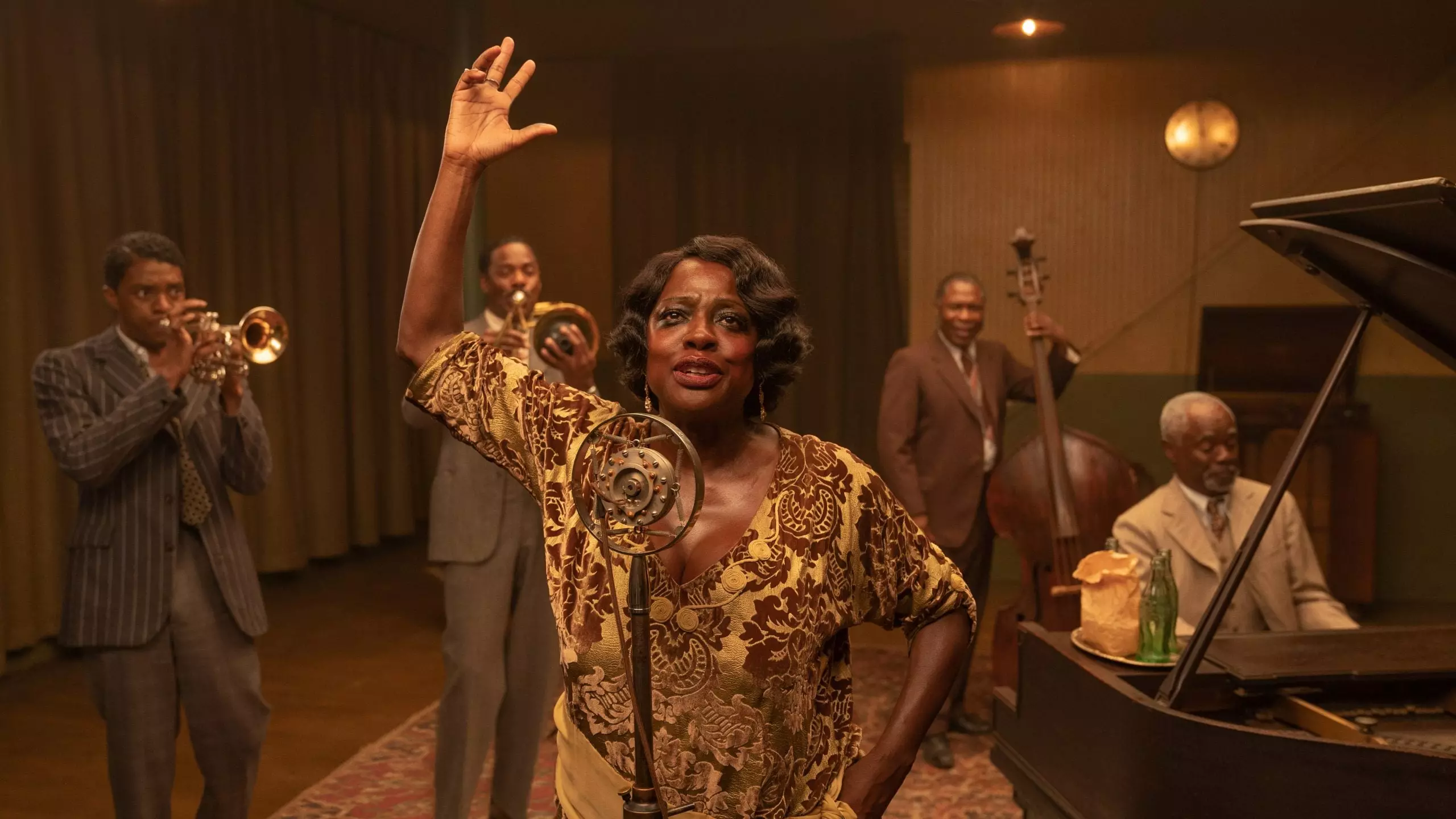 Netflix julkaisee First Look At Chadwick Bosemanin ja Viola Davisin elokuvassa "Ma Rainey's Black Bottom"