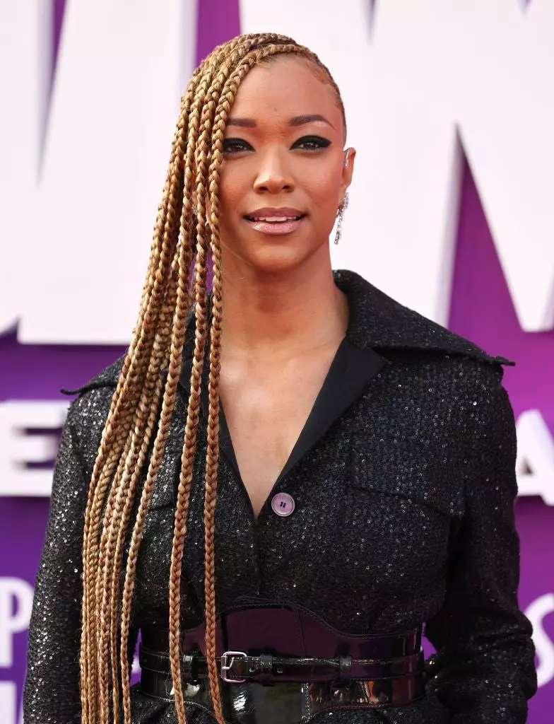 Sonequa Martin-Green habla sobre cómo consiguió lucir su corte de pelo corto y natural en 'Space Jam'