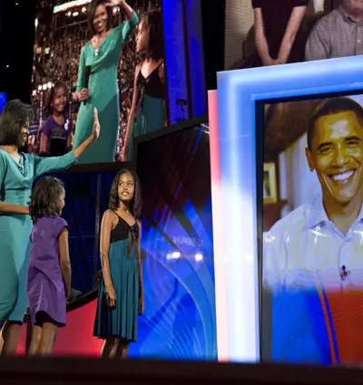 Ƙaunar Baƙar fata: Ƙaunar Barack da Michelle Obama a cikin Shekaru 48225_12