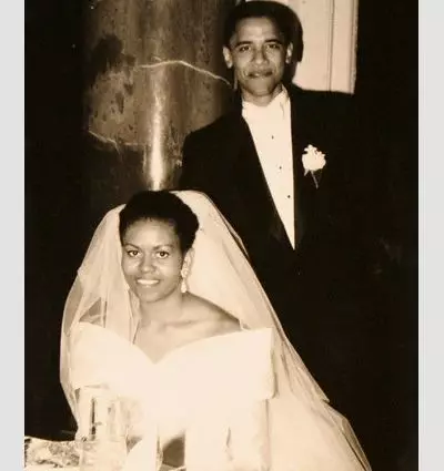 Ƙaunar Baƙar fata: Ƙaunar Barack da Michelle Obama a cikin Shekaru 48225_2