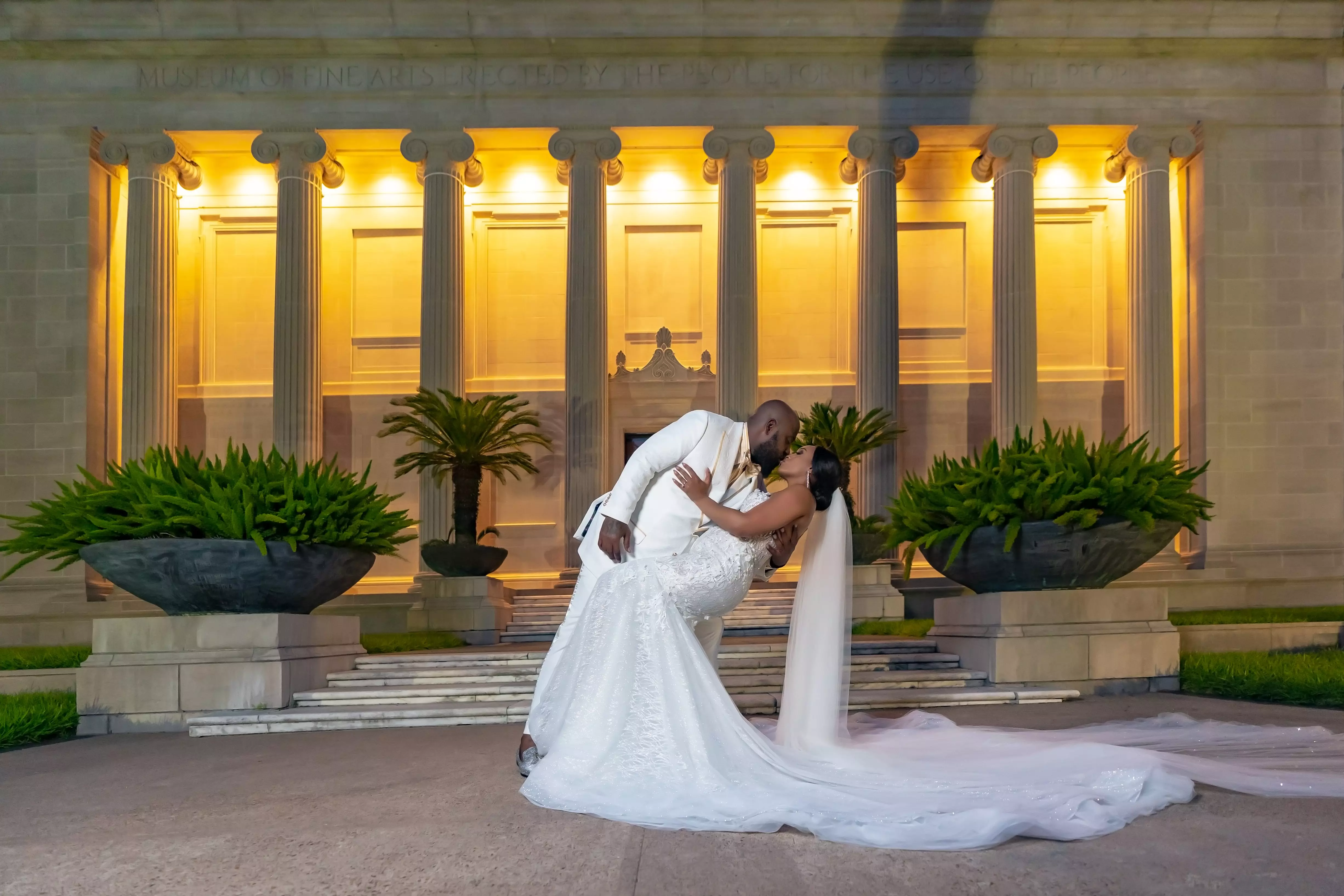 Свадебное блаженство: Эми и Крейг сделали все возможное для своей современной свадьбы в Хьюстоне 48702_20