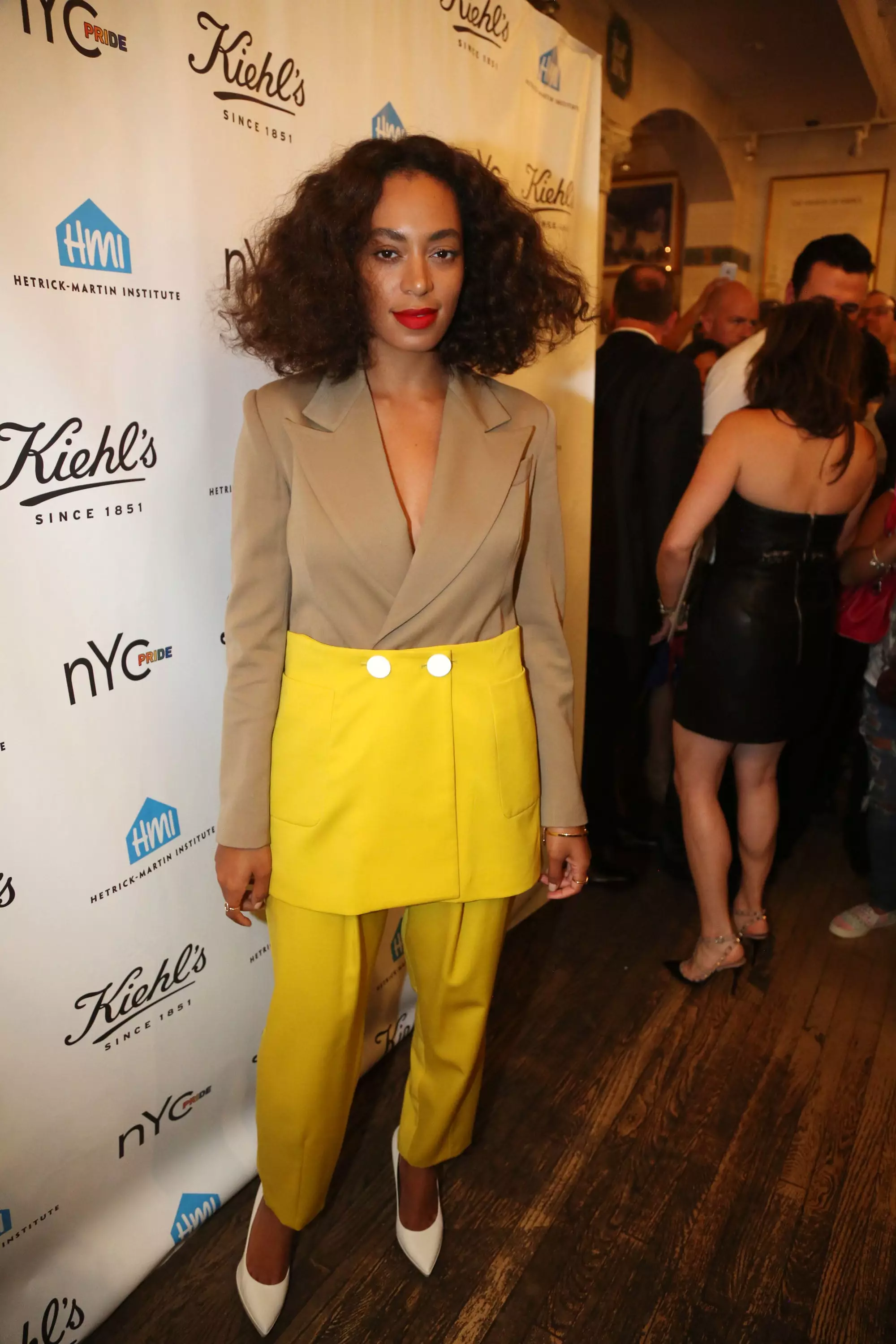 Solange Wearing Black Designers- Essence 49191_6