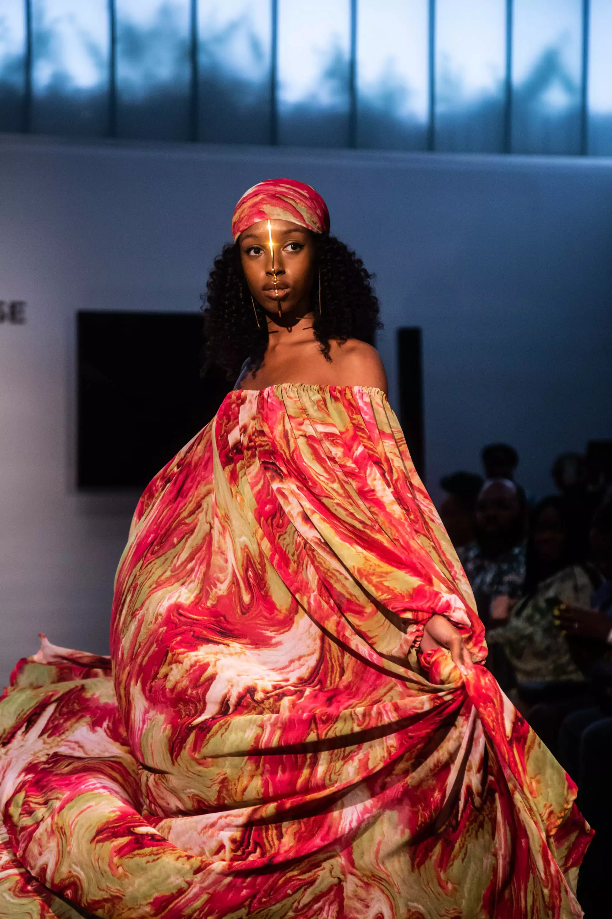 ESSENCE Fashion House NYC: Tongoro Adatsika pa ESSENCE Runway 49450_1