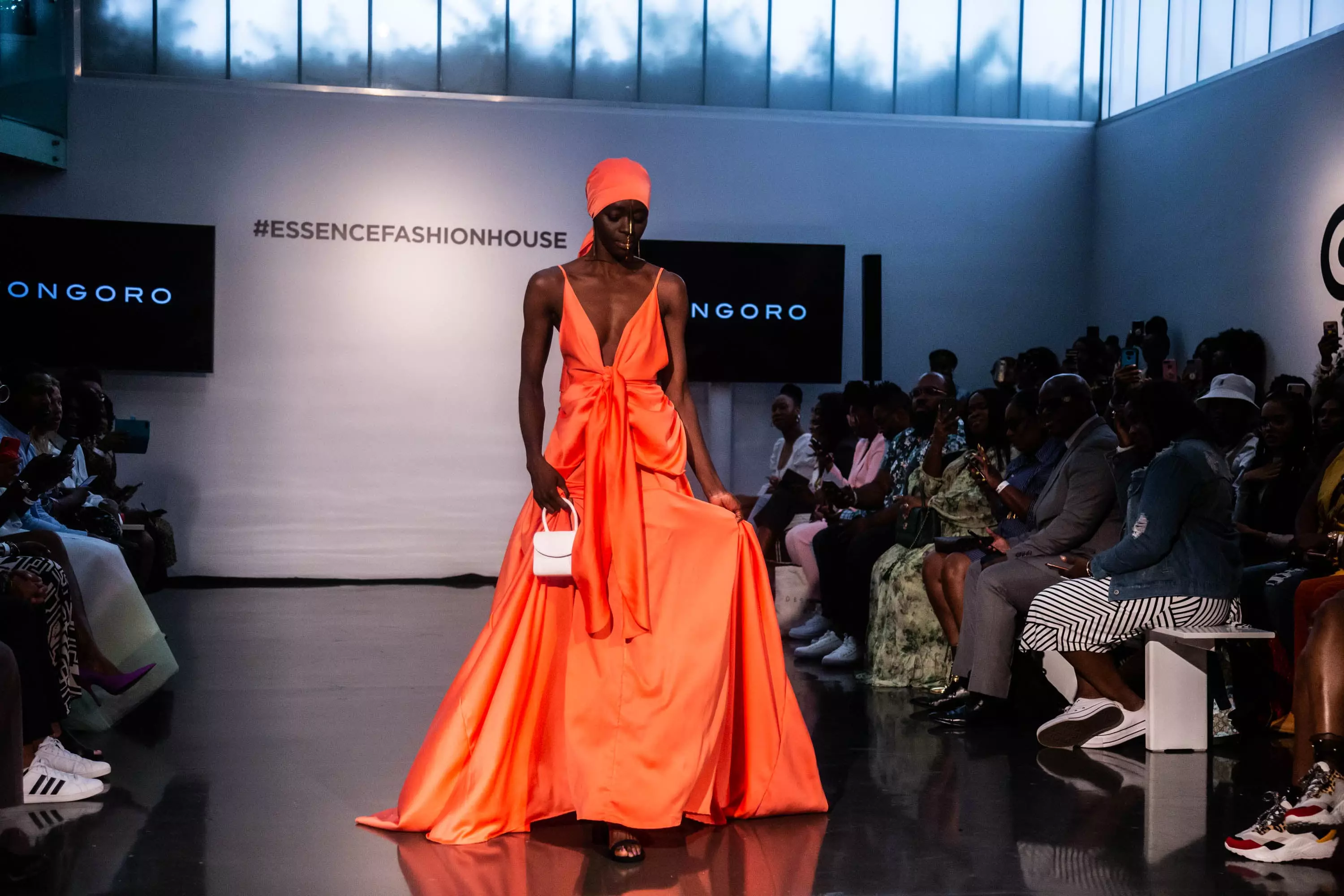 ESSENCE Fashion House NYC: Tongoro Yakanyungudika Iyo ESSENCE Runway 49450_2