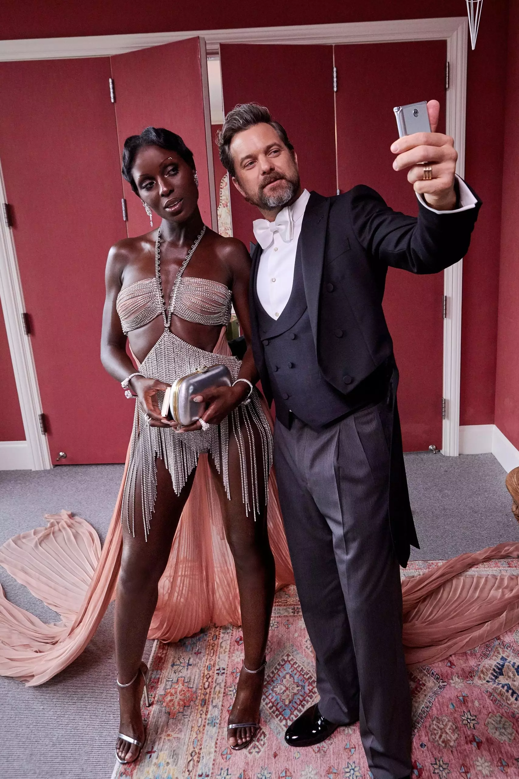 "Rad vidim Jodie's Joy": Jodie Turner-Smith in Joshua Jackson o kampanji Motorola Razr, Love And Red Carpet Glam