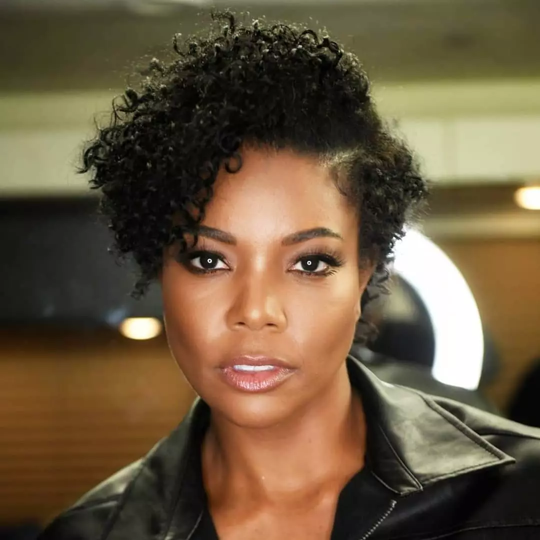 Gabrielle Union-en ile-apaintzailea ehunak eta ileordeak behar bezala kentzeari buruz