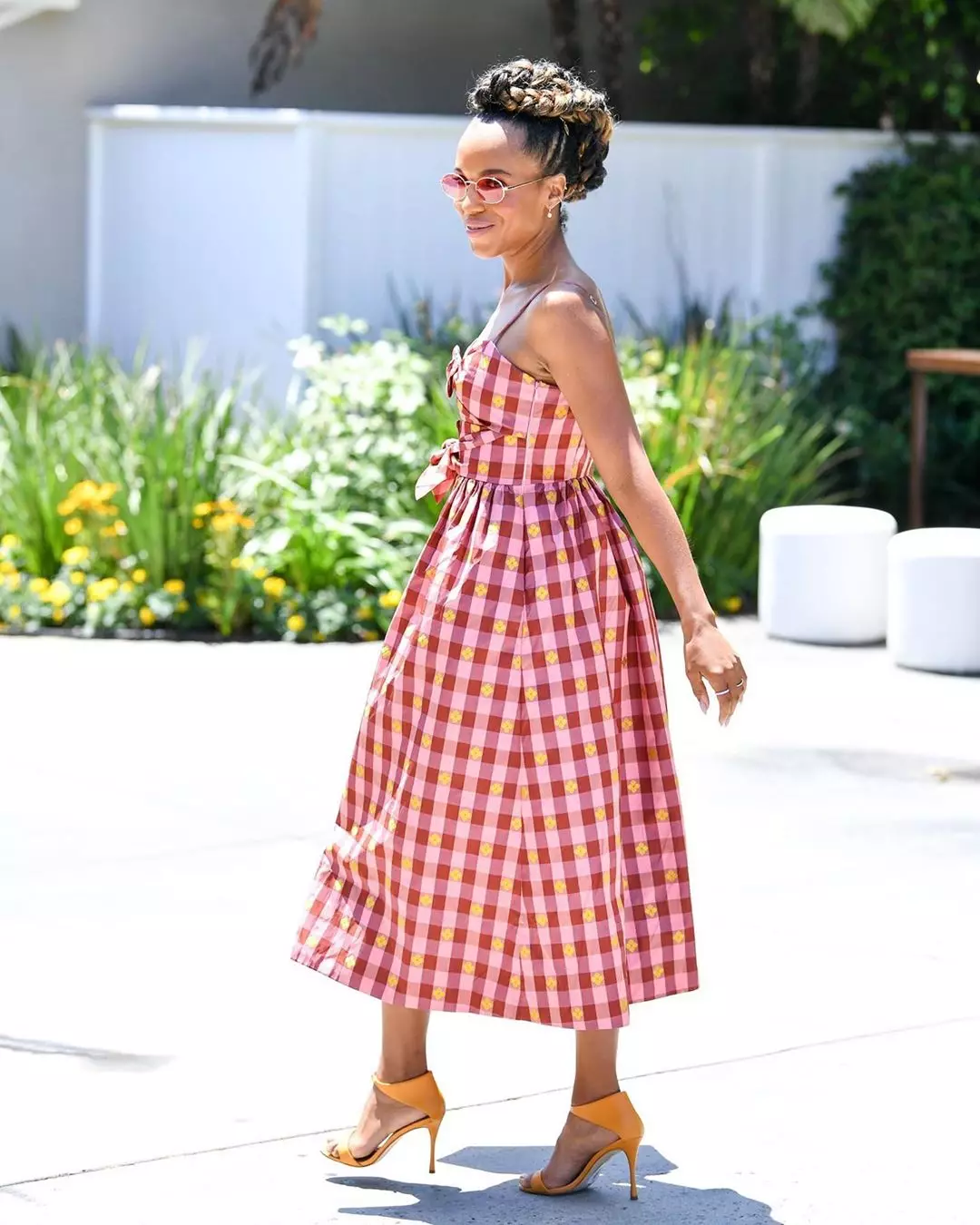 Turimo Kunyerera hejuru ya Wardrobe ya Kerry Washington 52129_8