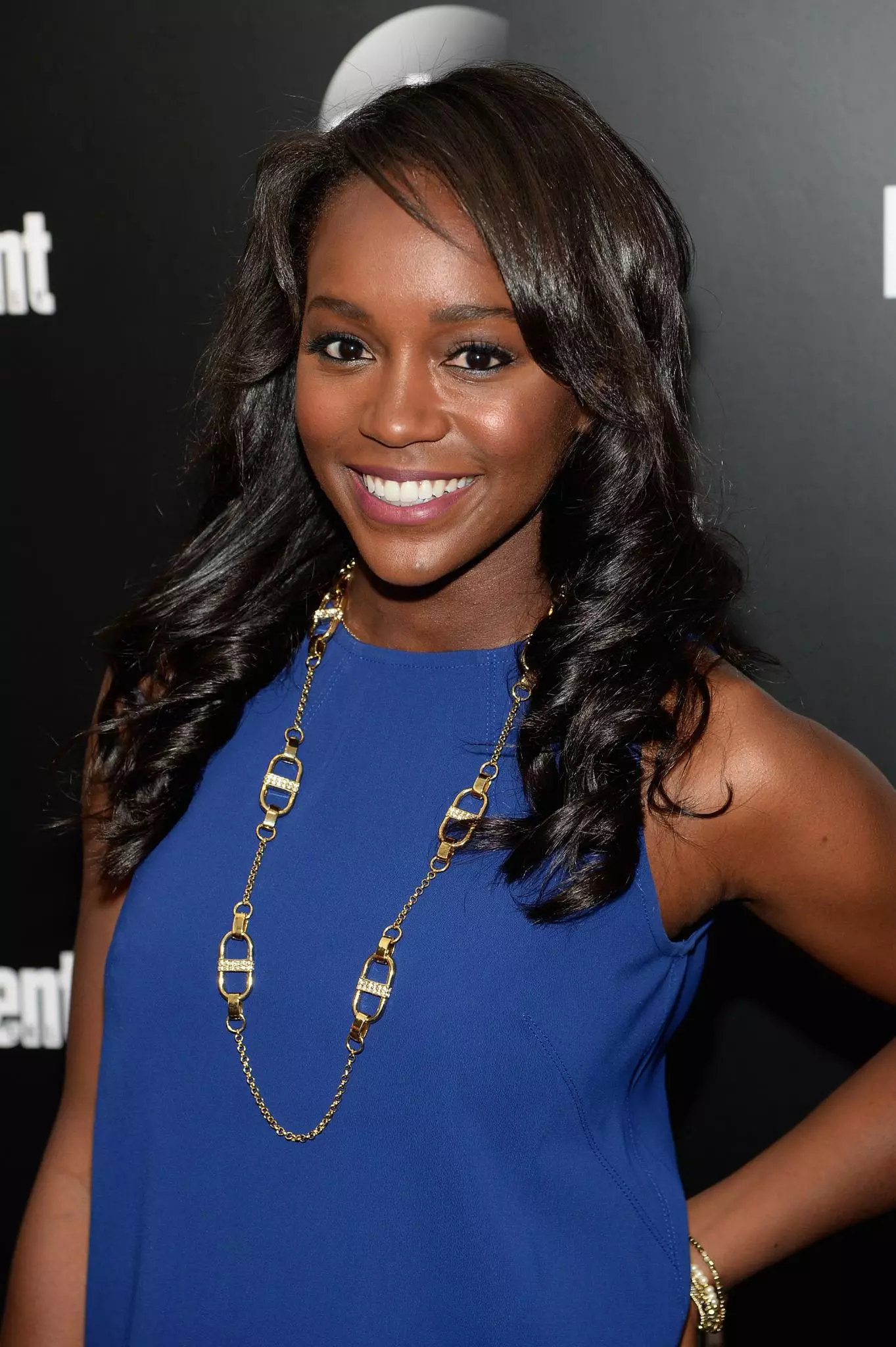 Os penteados mais quentes da estrela de 'How to Get Away With Murder' Aja Naomi King 53440_5