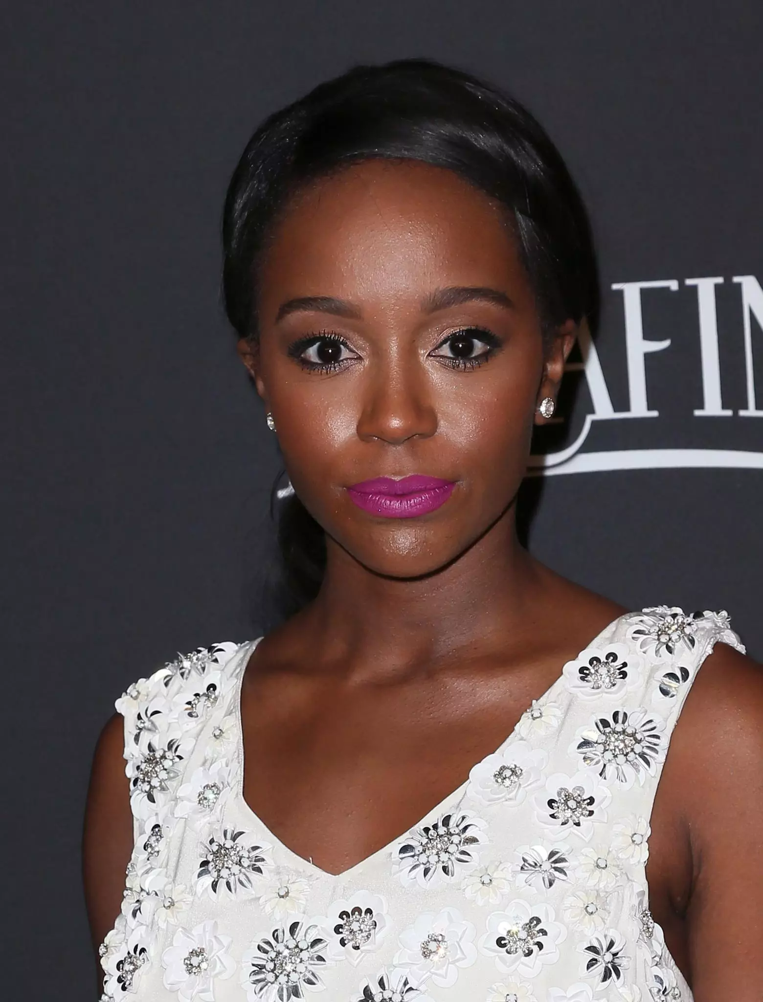 'ווי צו באַקומען אַוועק מיט מאָרד' שטערן Aja Naomi King ס האָטטעסט האַירסטילעס 53440_6