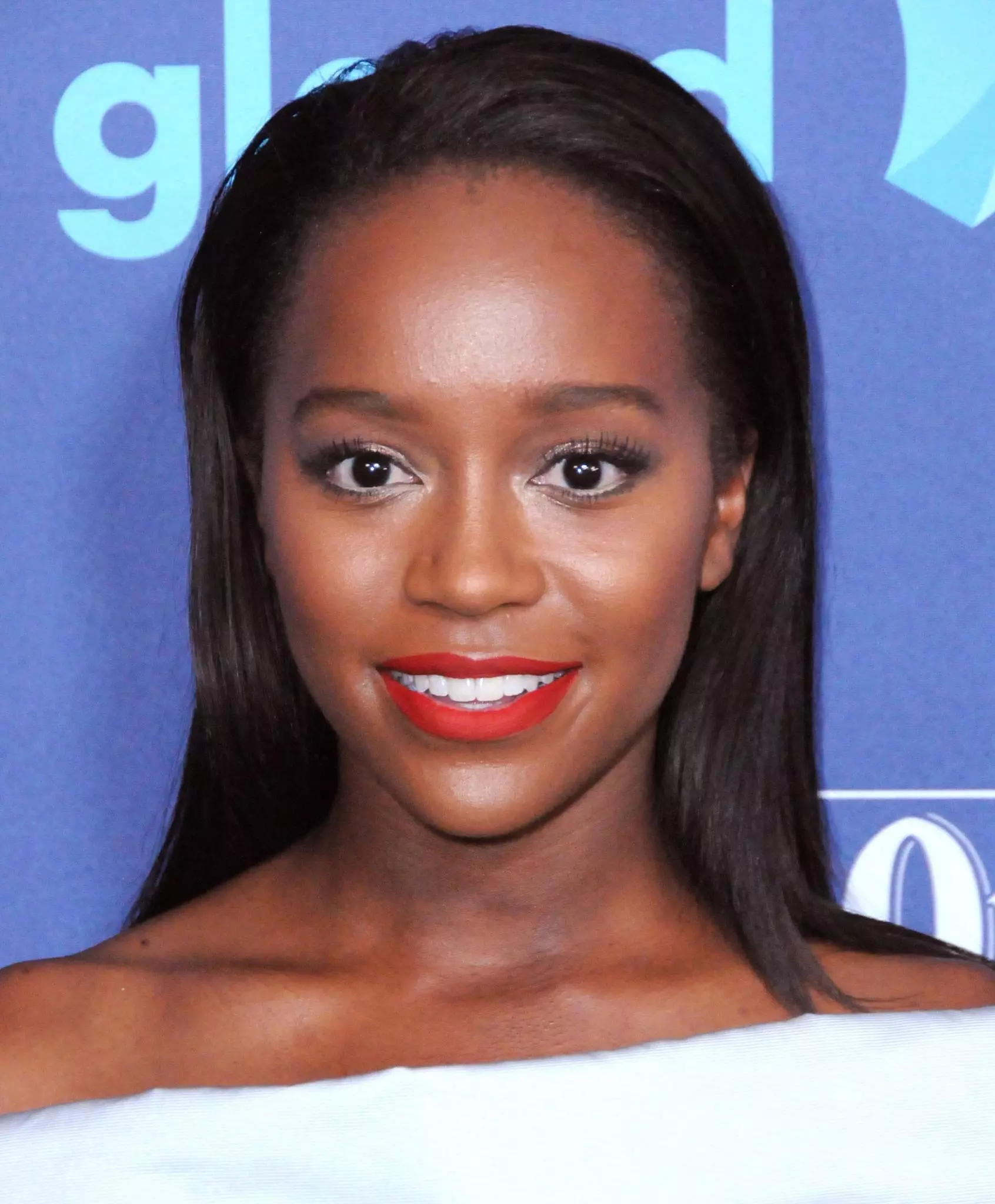 'ווי צו באַקומען אַוועק מיט מאָרד' שטערן Aja Naomi King ס האָטטעסט האַירסטילעס 53440_8