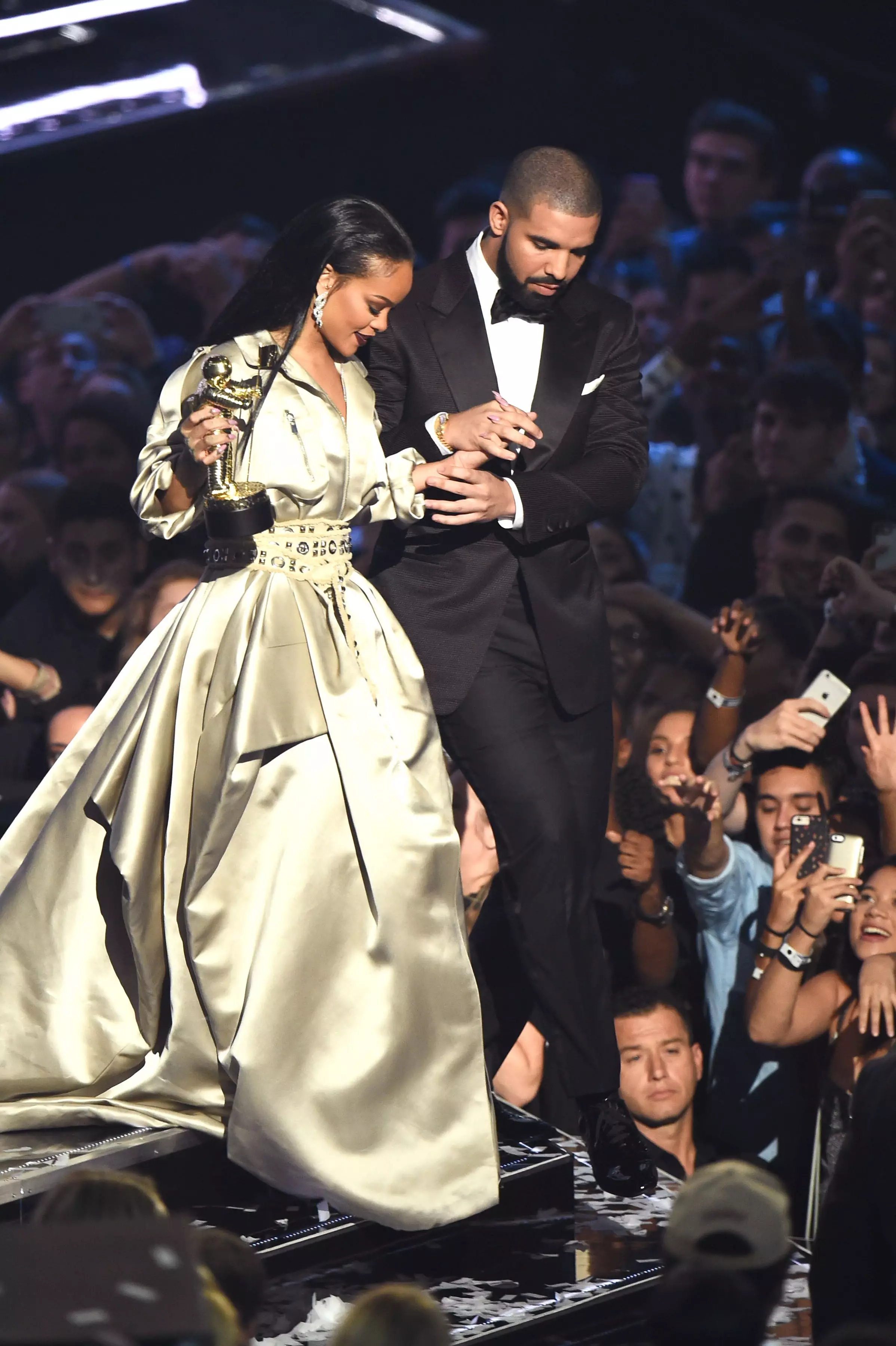 Bukti yen Drake tansah tresna marang Rihanna 54553_22