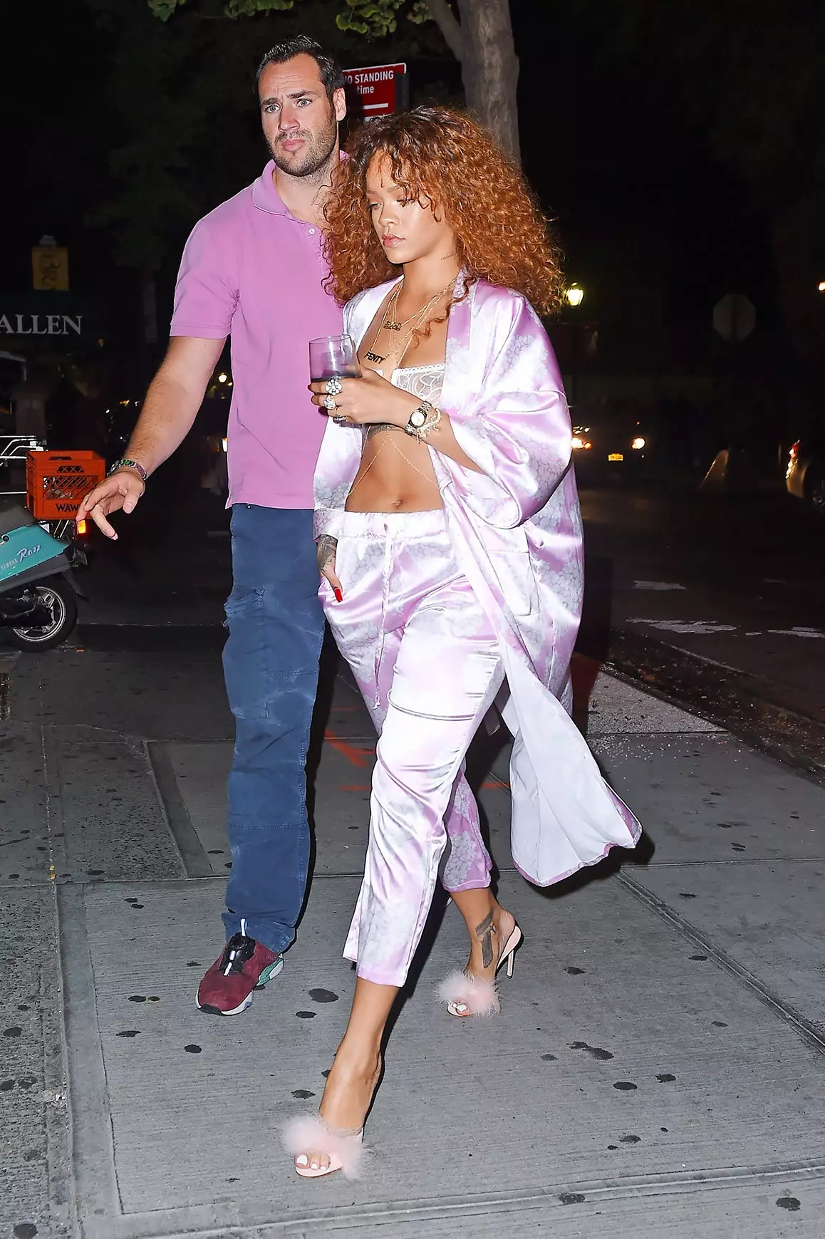 40 Street Style Moments Rihanna Rocked! 55248_6