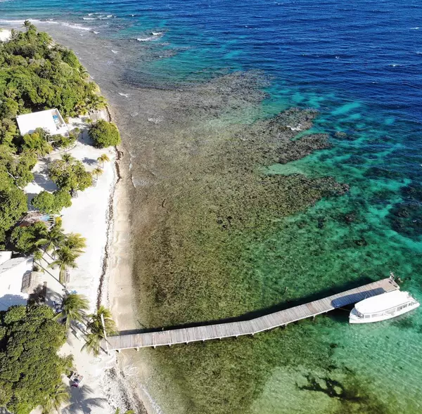 Black Travel Vibes: Honduras tiene una de las mejores playas del mundo 56137_1